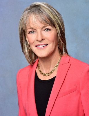 Rita Braver And Robert Barnett Talk News At East Hampton Library - 27 East