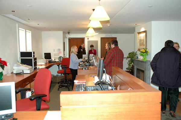 Hampton Library reopens - 27 East