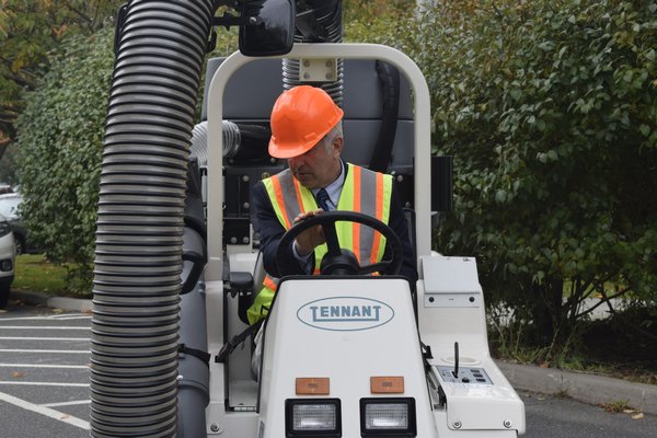 Special Litter Vehicle Purchased To Clean Up Southampton Town - 27 East