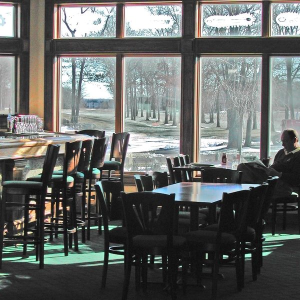 Dining Out visits Stonewalls Restaurant in Riverhead - 27 East