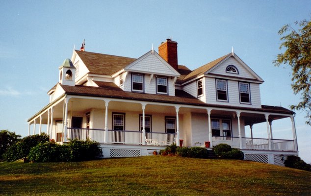 Dick Cavett Talks About The Reincarnation Of Tick Hall - 27 East