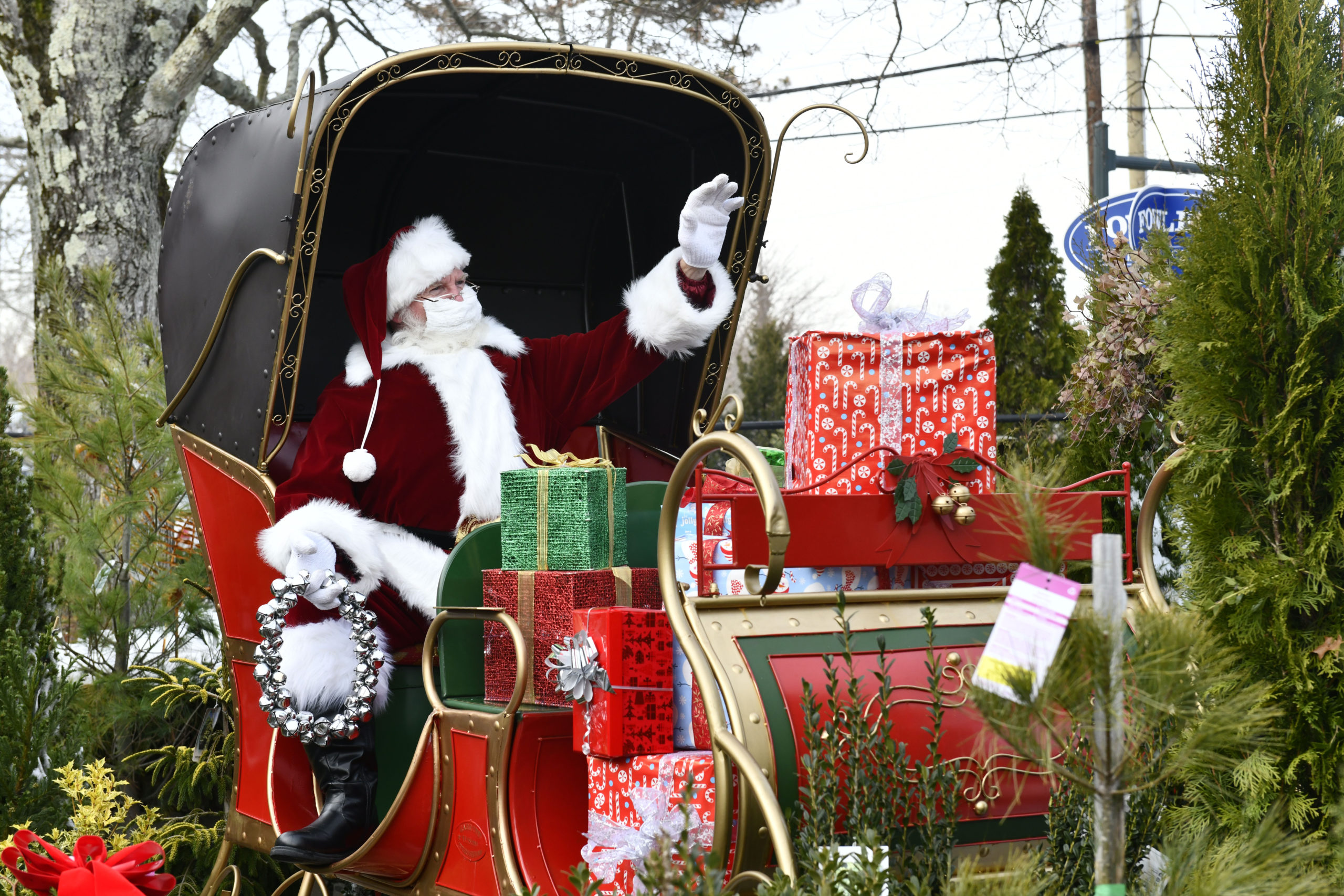 'Santa' Visits Fowlers Garden Center Every Year To Meet With Good Girls ...