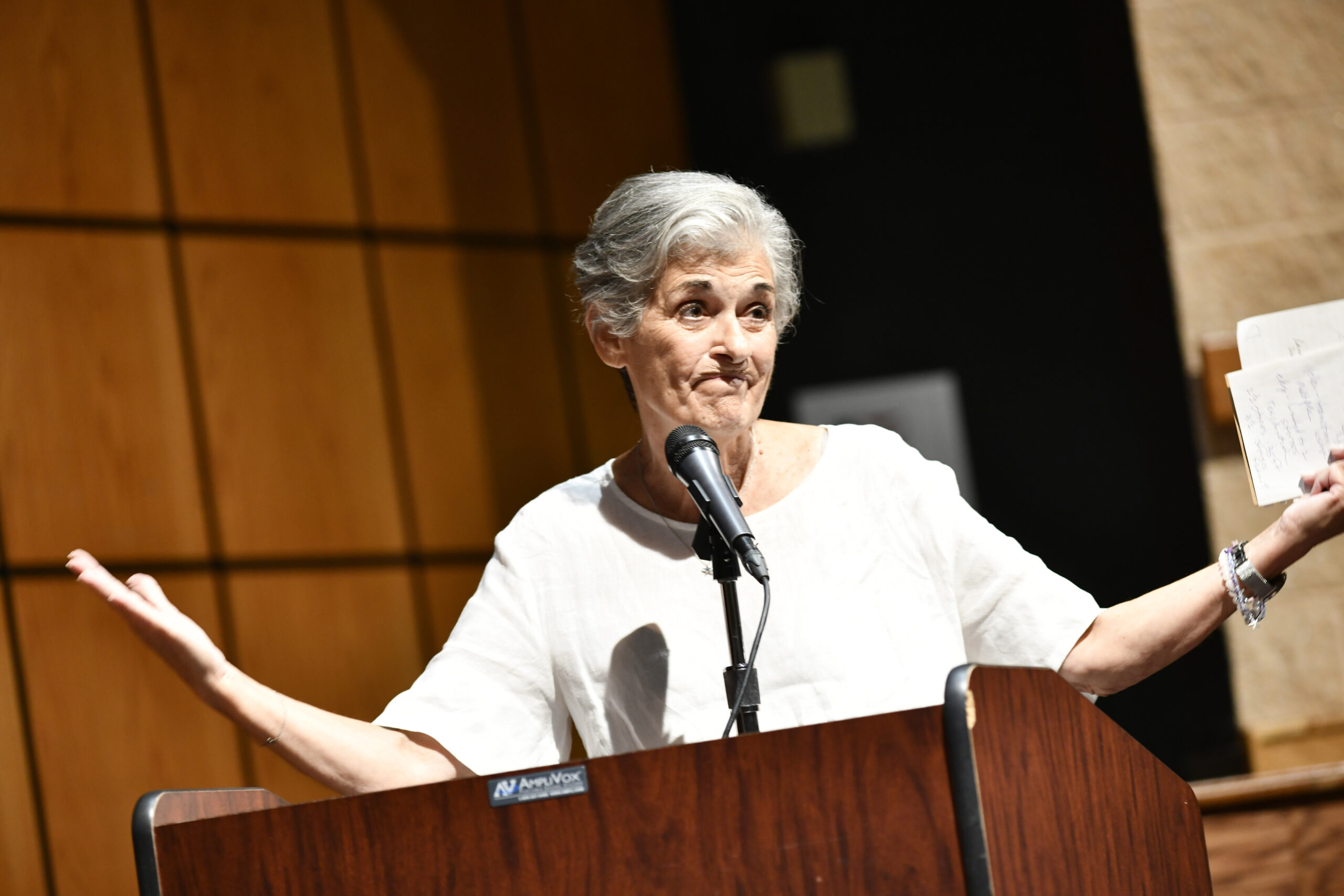 Rebellious Crowd Packs Auditorium For Redevelopment Forum In Hampton ...