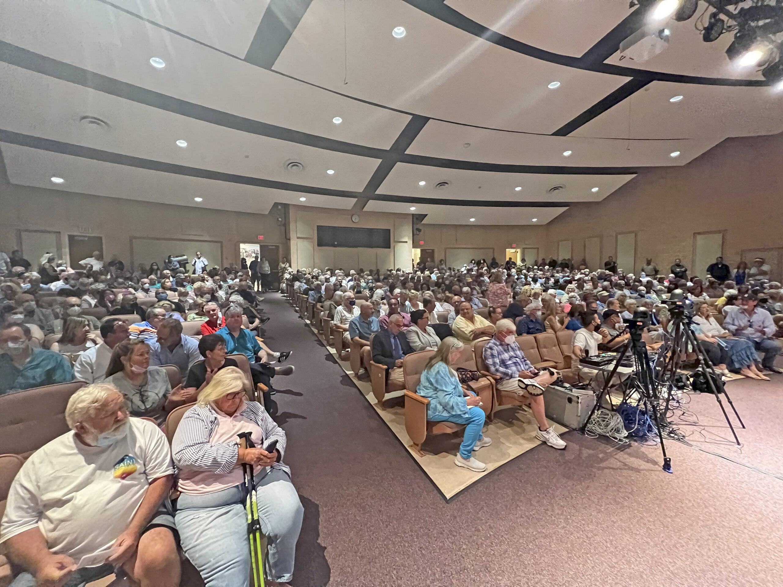 Rebellious Crowd Packs Auditorium For Redevelopment Forum In Hampton ...