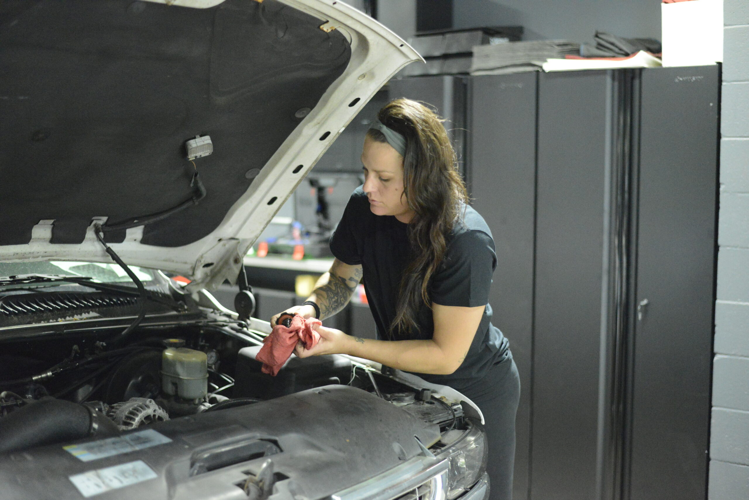 Hampton Car Club Shows The Mechanical Talent Of Chelsea Sweeney - 27 East