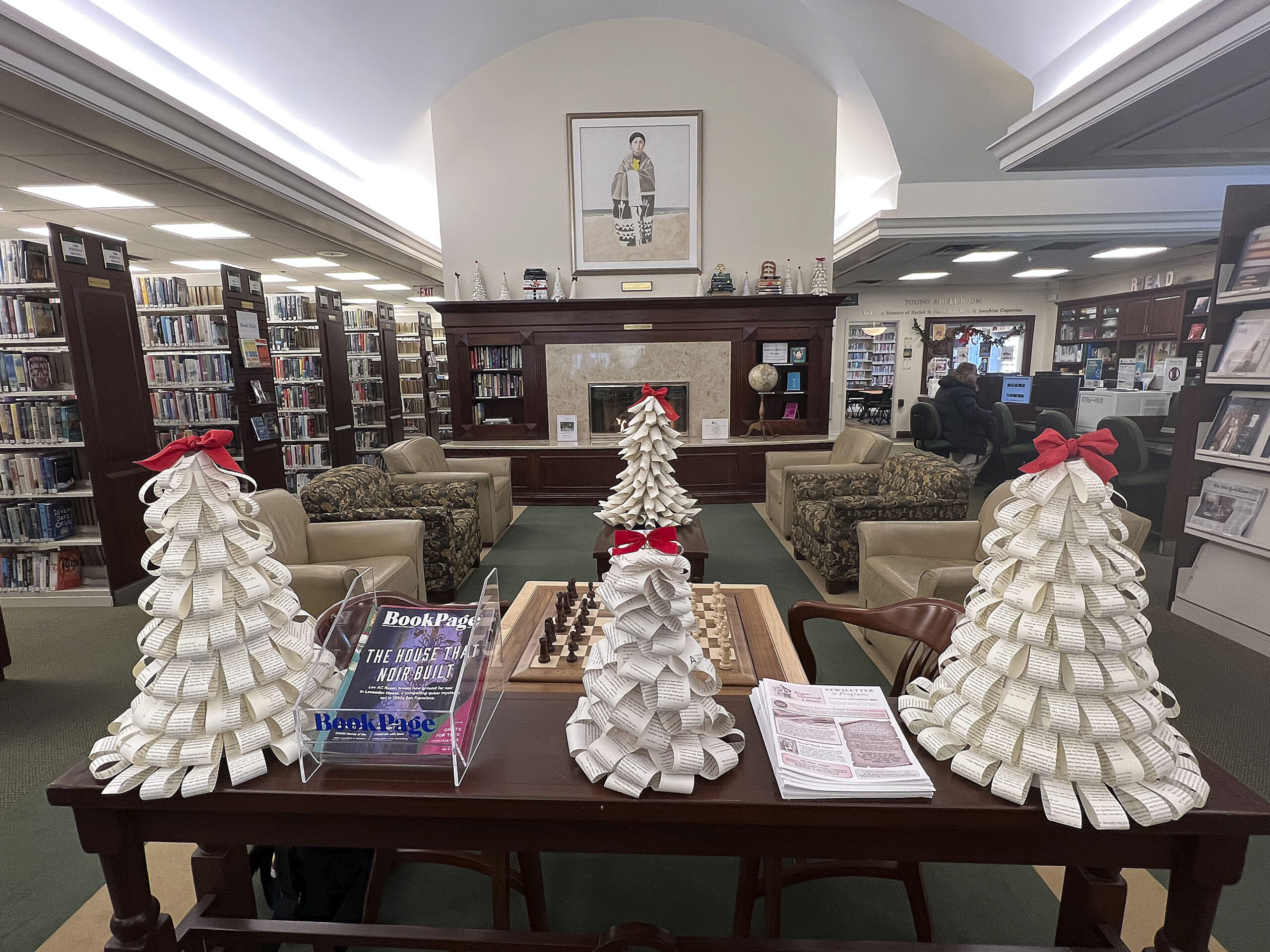 Holiday Decor at Rogers Memorial Library Gives New Life to Used Books ...