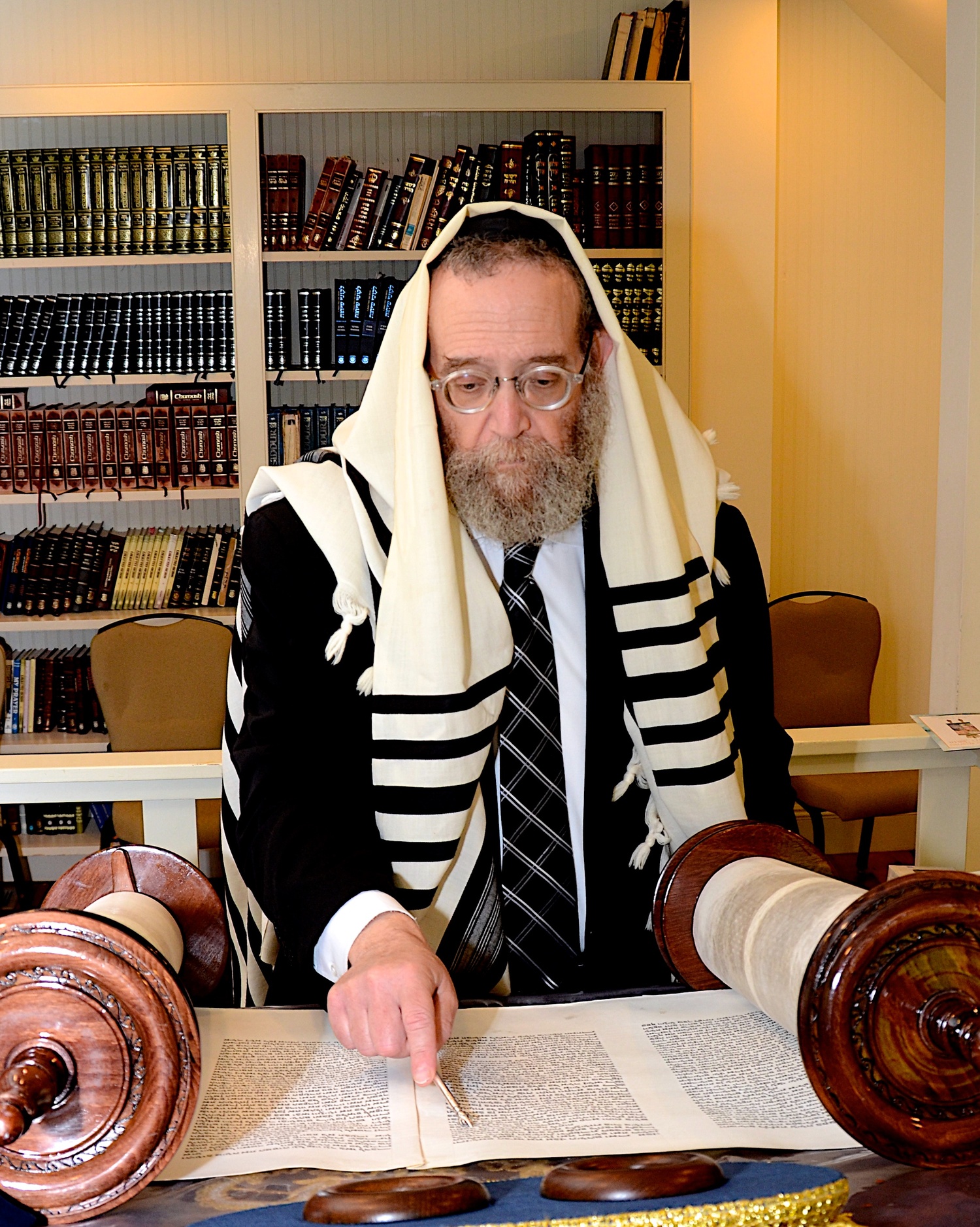 A Holy Task: Chabad of the Hamptons Welcomes New Torah - 27 East