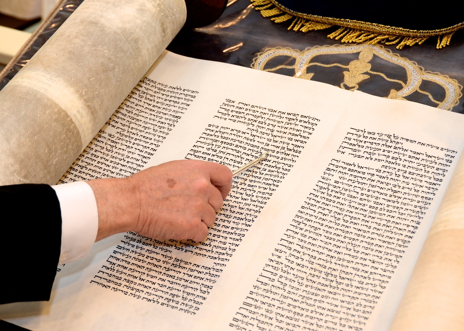 A Holy Task: Chabad of the Hamptons Welcomes New Torah - 27 East